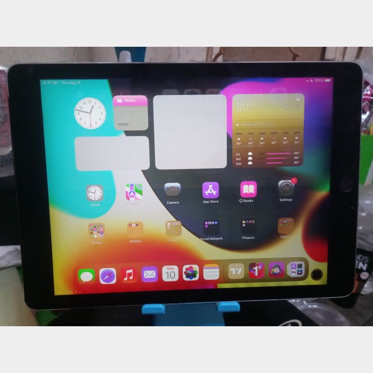 လျှပ်စစ်ပစ္စည်းများ - ipad air 2 64gb sim+wifi Price in Myanmar ...