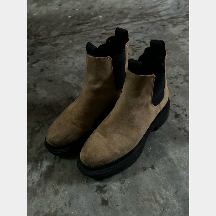 အဝတ်အထည်နှင့် အဆင်တန်ဆာများ - h&m chelsea boots size 39(25cm) Price in ...