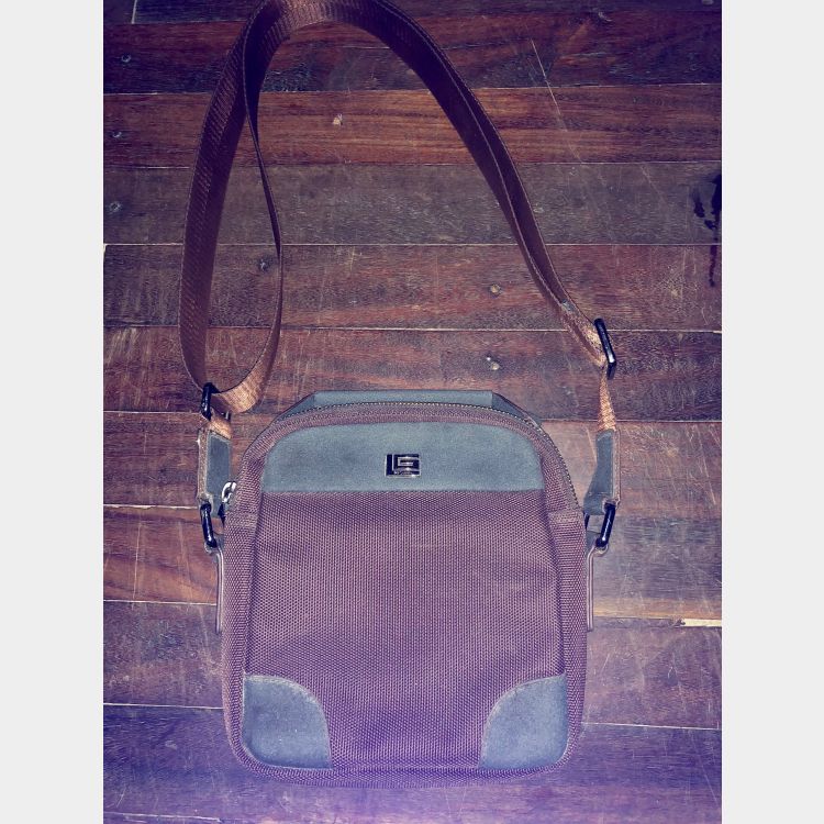 အဝတ်အထည်နှင့် အဆင်တန်ဆာများ - guy laroche paris barans crossbody bag ...